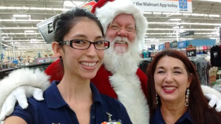 A Santa Claus Performer’s Expert Strolling Techniques - Demotix.com