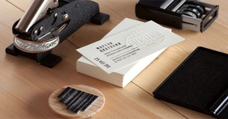How to Hand Out Business Cards Properly - Demotix.com