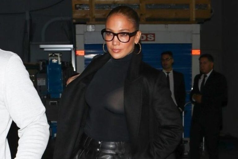 Jennifer Lopez Really Knows How to Wear the Latest Fashion Trend ...