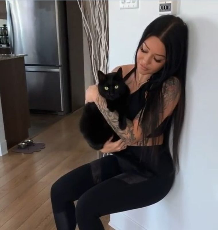 Valerie Cossette’s Cat Helps Her With a Workout - Demotix.com
