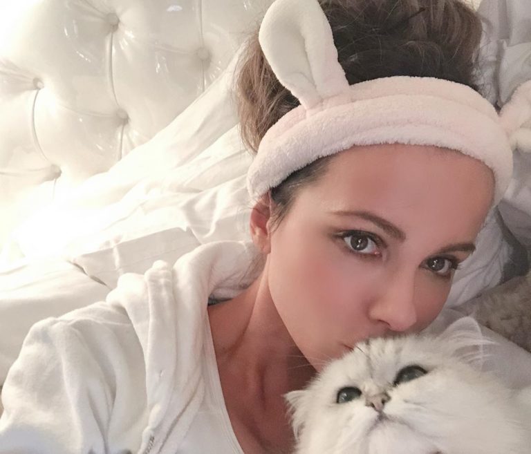 Kate Beckinsale Shares Funny Videos of Her Cats - Demotix.com