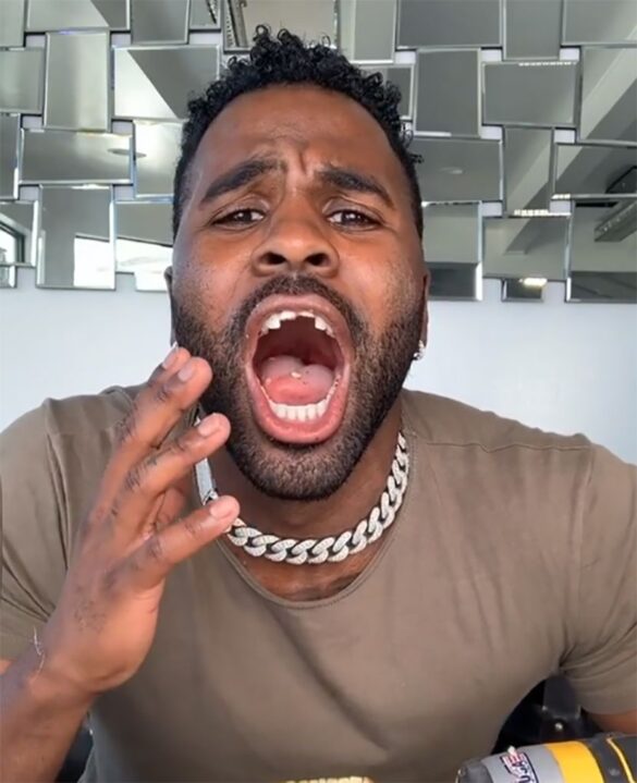 Jason Derulo Loses Front Teeth While Eating Corn - Demotix.com
