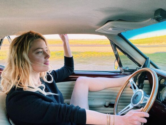 Amber Heard Makes Facial Expressions In Her Car - Demotix.com