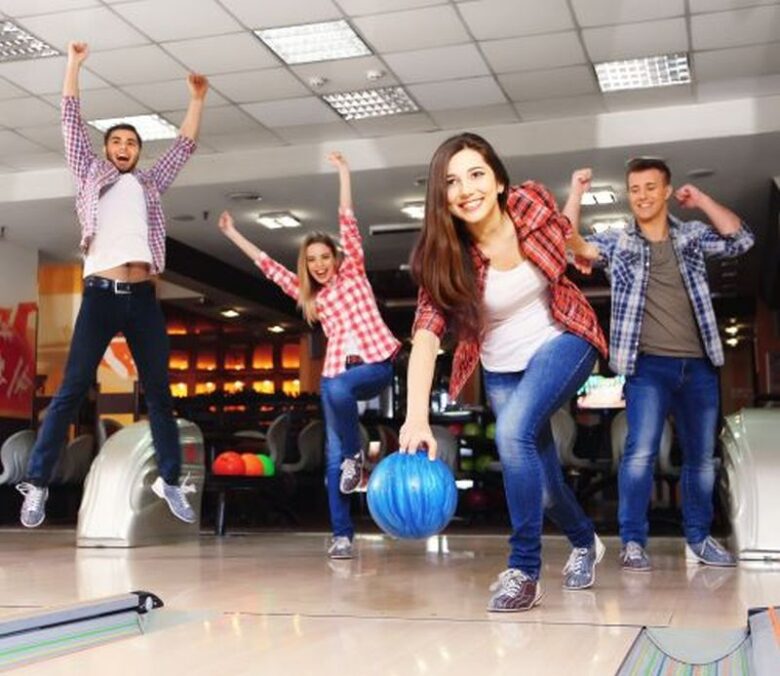 7 Easy Steps on How to Get Good at Bowling - Demotix.com