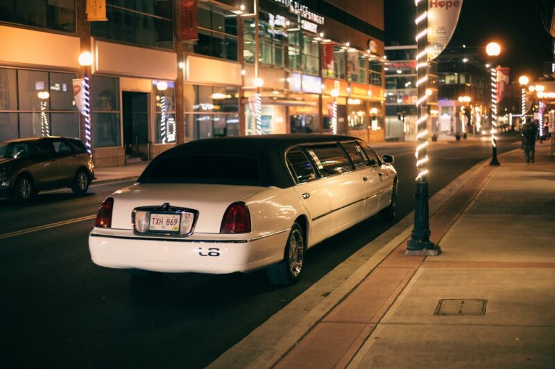 Most Popular Limousines Available for Hire Today - Demotix.com
