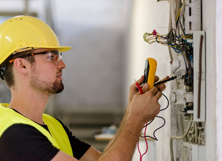 6 Important Factors To Consider When Choosing An Electrician - Demotix.com