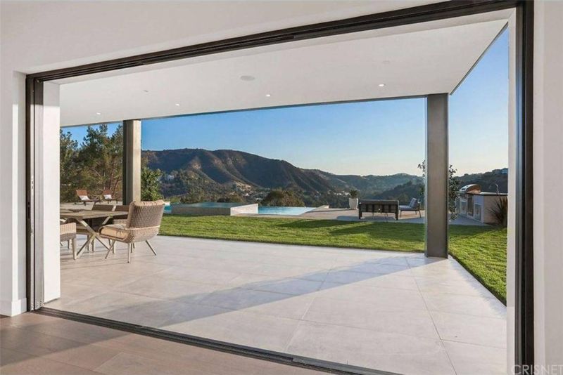 Joe Rogan House - Where Does MMA Commentator Live?