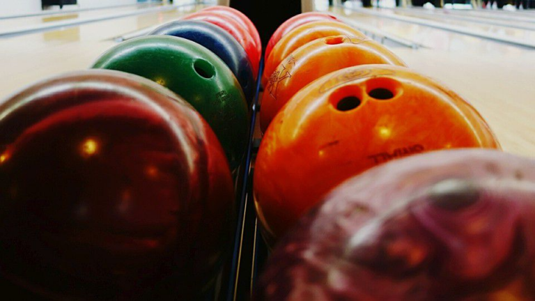 What are Different Types of Bowling Balls - 2024 Guide - Demotix.com