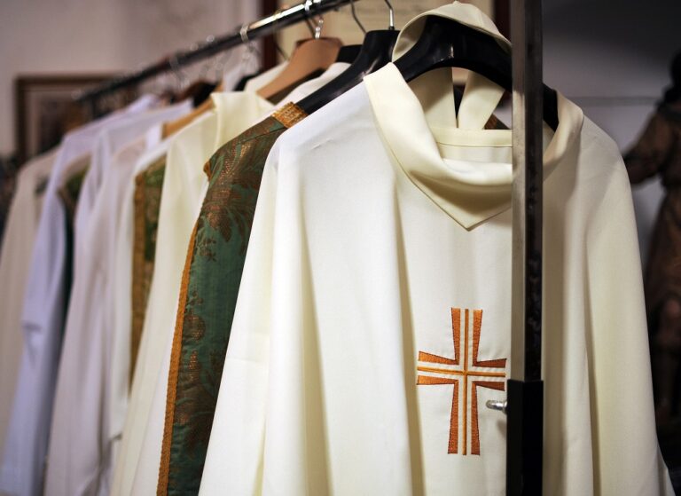 8 Interesting Facts About Vestments - Demotix.com