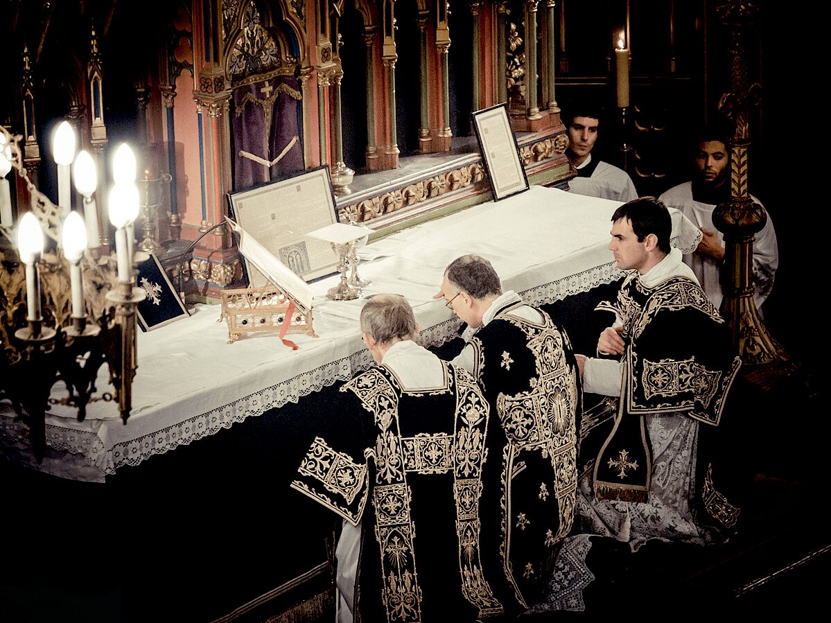 8 Interesting Facts About Vestments - Demotix.com