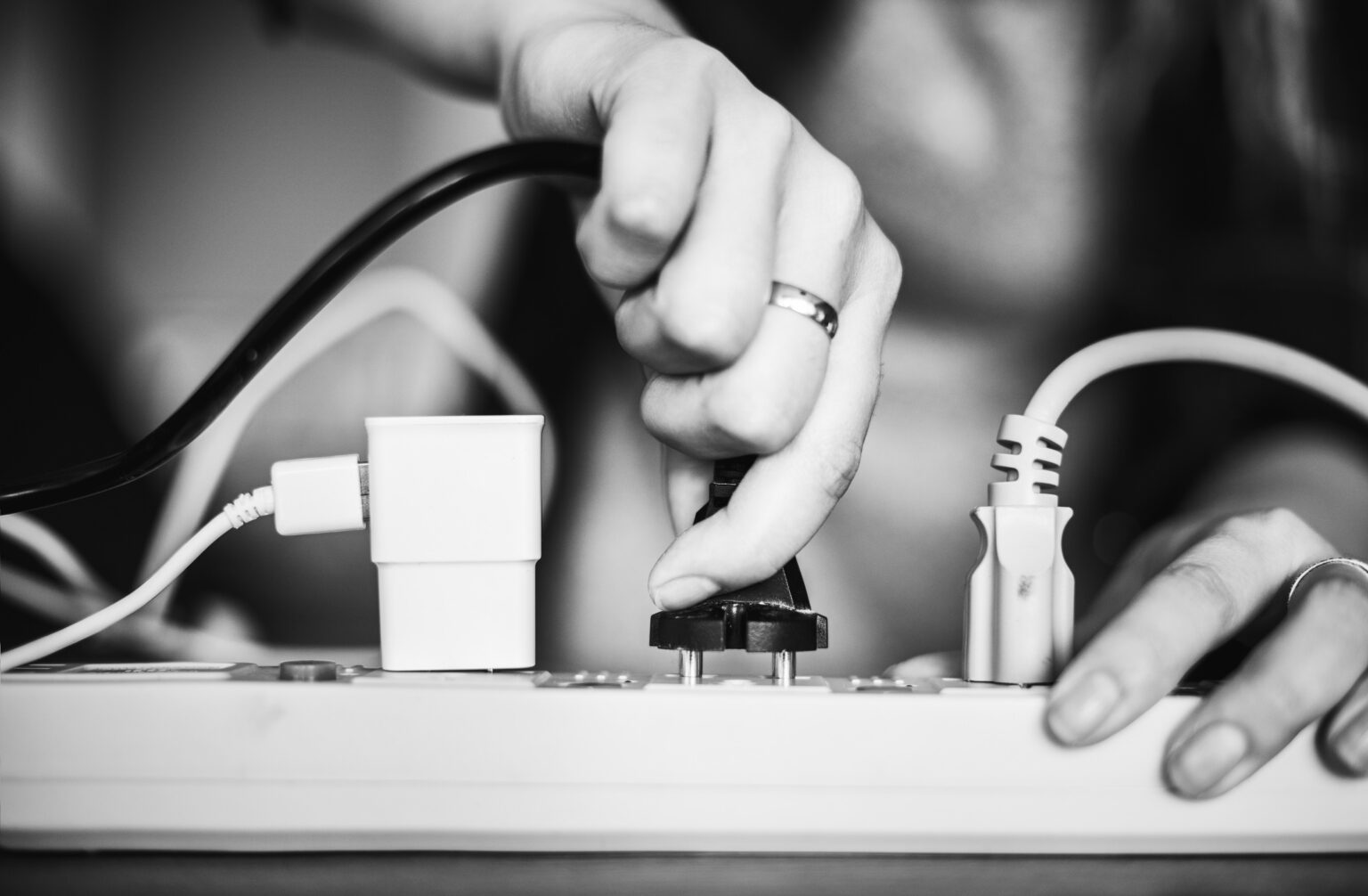 7 Warning Signs Your House Has An Electrical Fault - Demotix.com