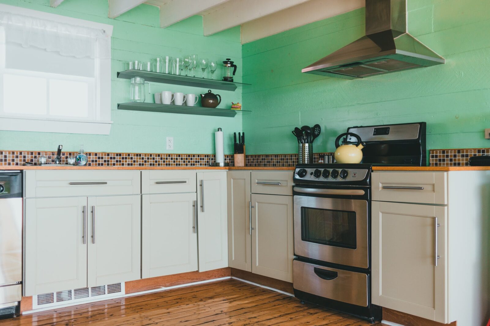 15 Tips on How To Keep A Tidy Kitchen - Even When You’re Pushed For ...