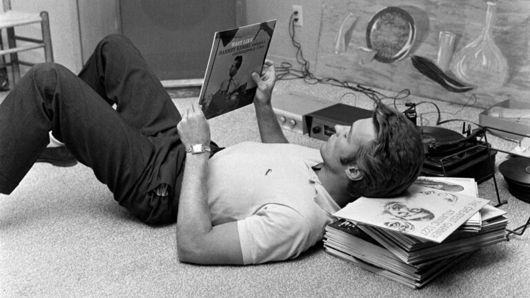 How The Way We Listen To Music Has Changed? - Demotix.com