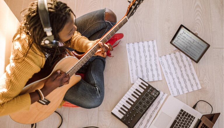 How The Way We Listen To Music Has Changed? - Demotix.com