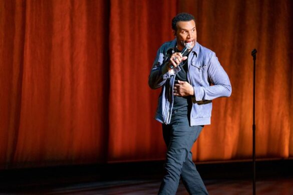 3 Advantages Of Watching Stand-up Comedy For Your Mental Health - Does ...