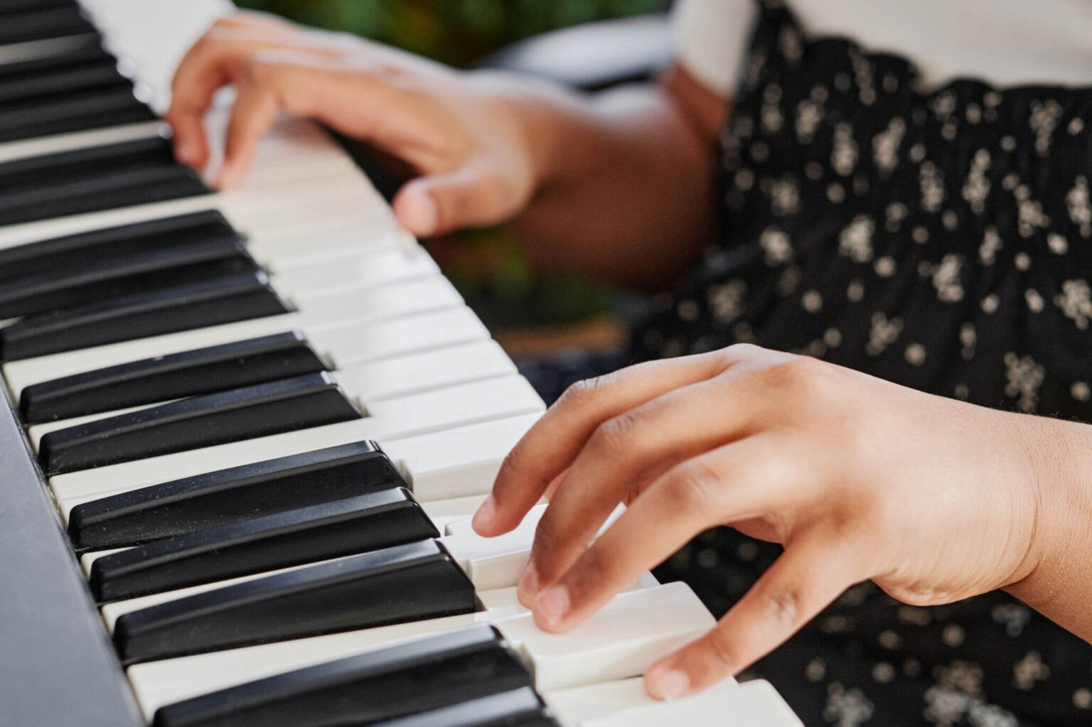 9 of the Best Easy Piano Songs for Beginners - 2024 Guide - Demotix.com