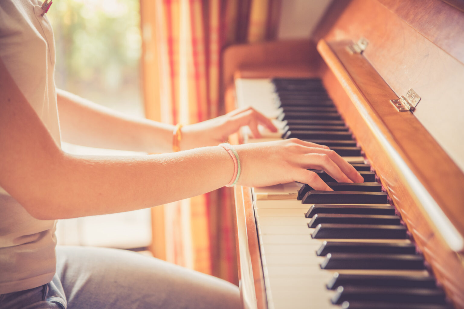 9 of the Best Easy Piano Songs for Beginners - 2024 Guide - Demotix.com